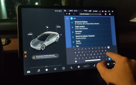 Il installe Android Auto sur sa Tesla Model 3 et prouve que c’est possible